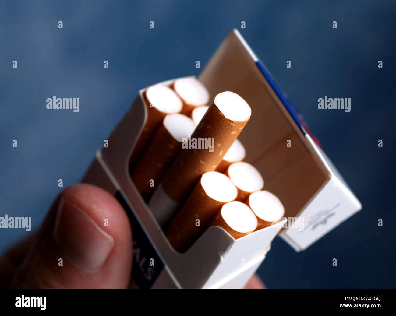 Box packet of cigarettes hi-res stock photography and images - Alamy