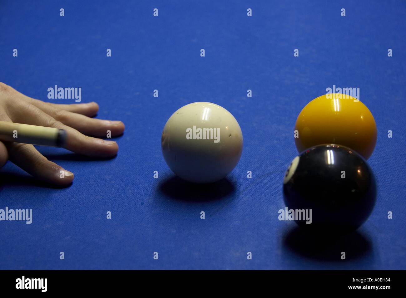 Black and white queue hi-res stock photography and images - Alamy