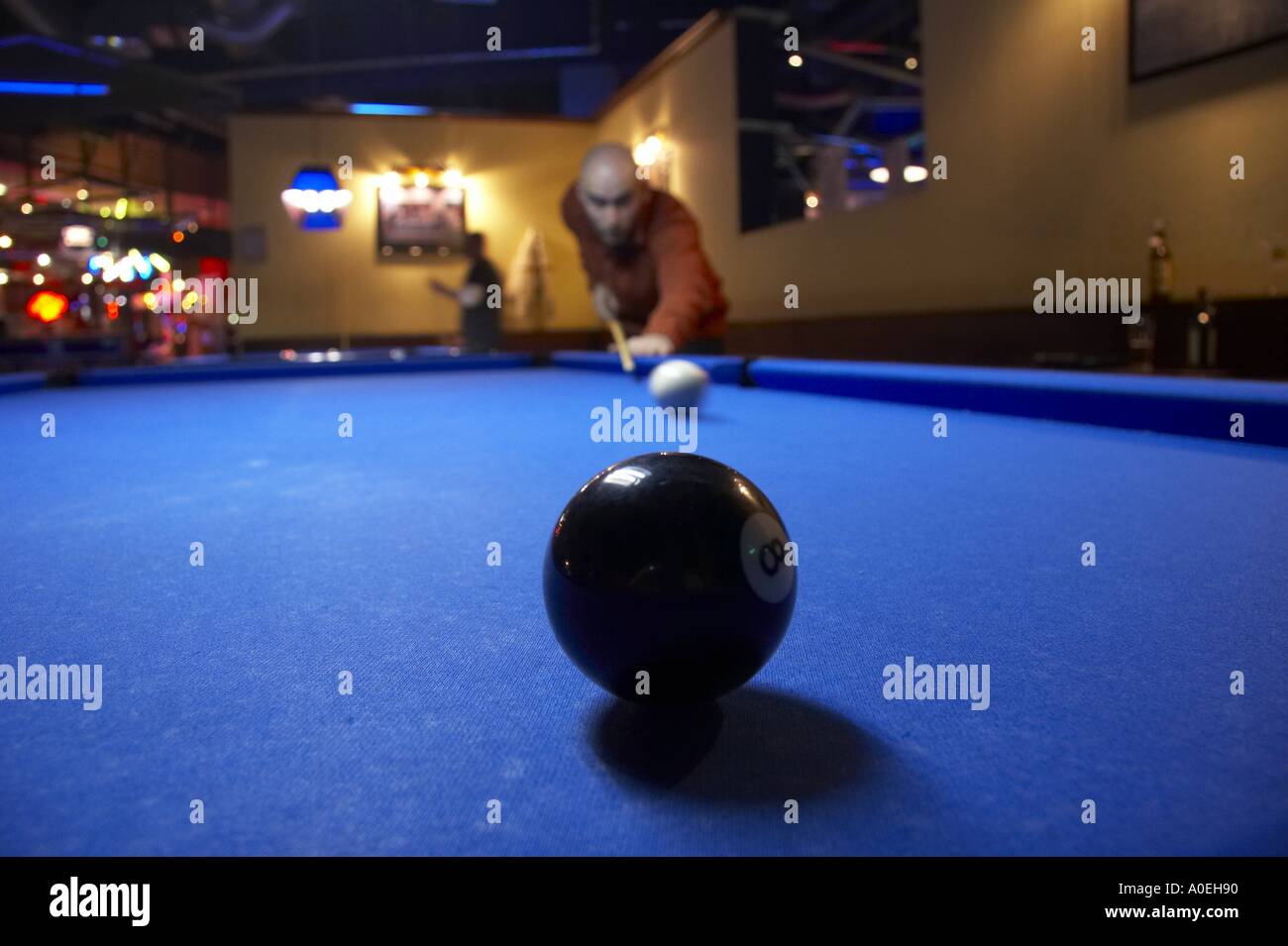 man playing pool billard Stock Photo - Alamy