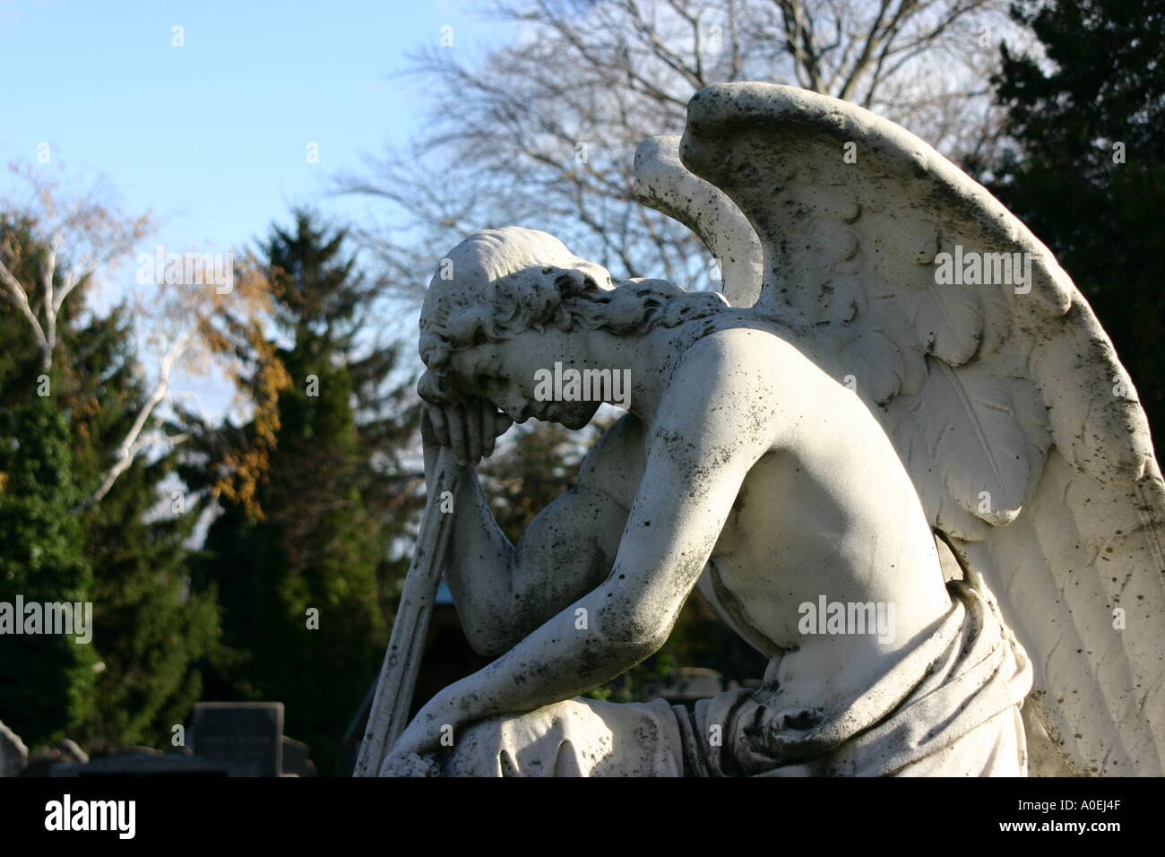 Mourning angel hi-res stock photography and images - Alamy