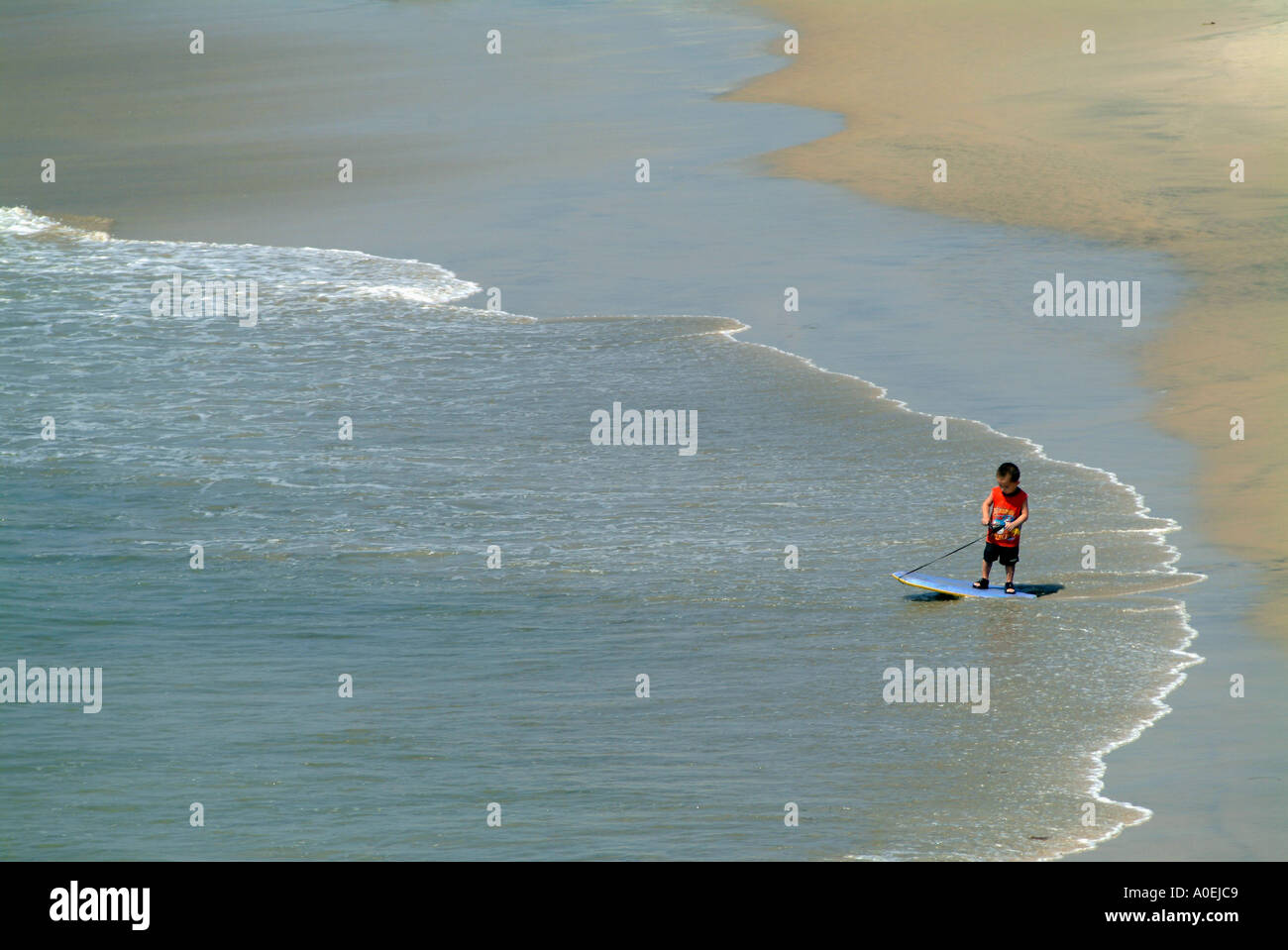 Child with boogie board hi-res stock photography and images - Alamy
