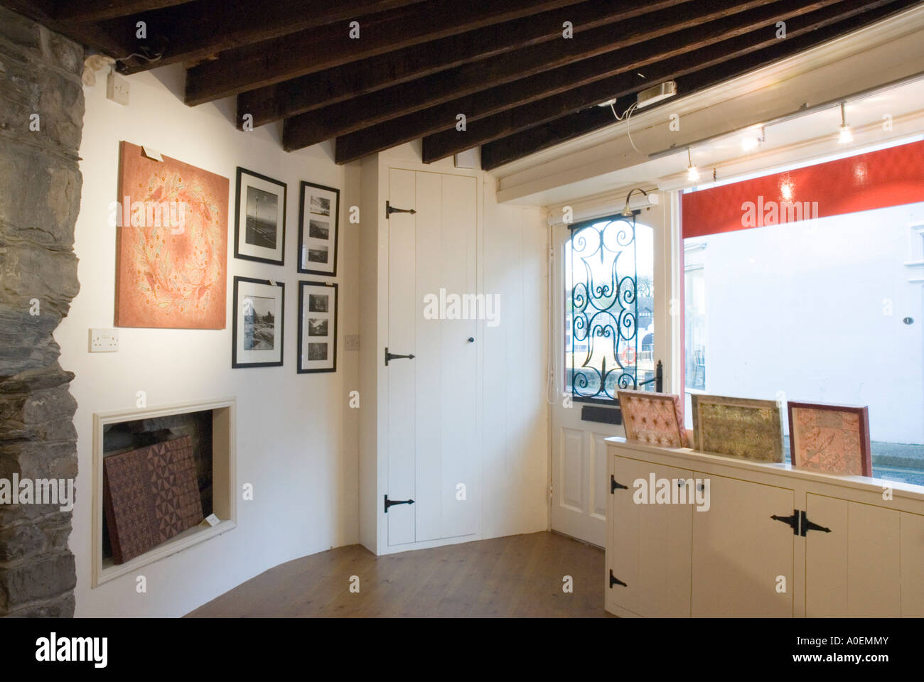 Small gallery hi-res stock photography and images - Alamy