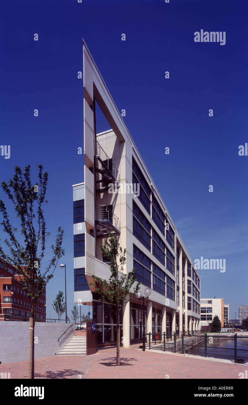 Scott harbour building cardiff bay hi-res stock photography and images ...