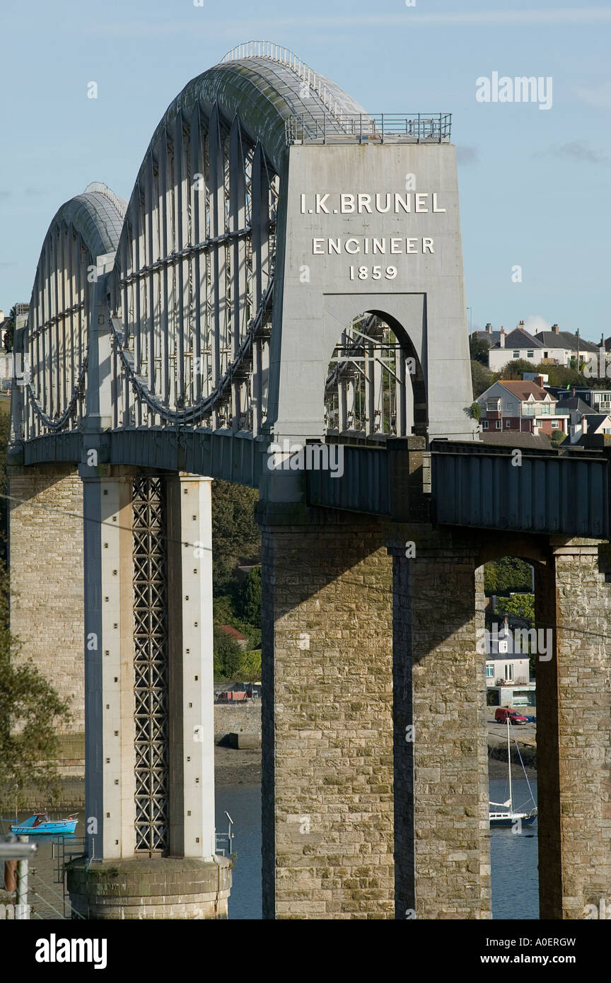 ISAMBARD KINGDOM BRUNEL' S ROYAL ALBERT RAILWAY BRIDGE OVER THE RIVER ...