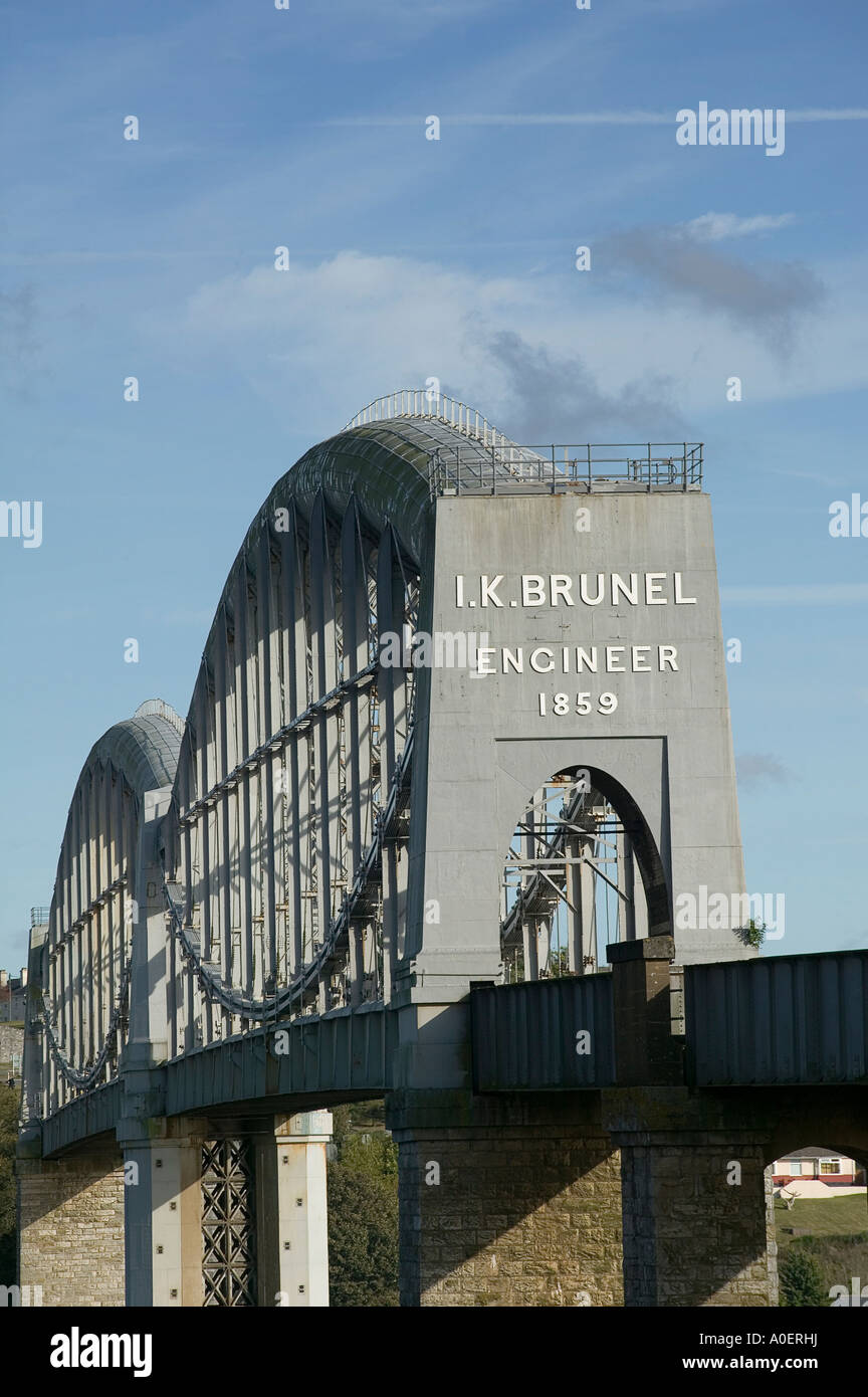 ISAMBARD KINGDOM BRUNEL' S ROYAL ALBERT RAILWAYBRIDGE OVER THE RIVER ...