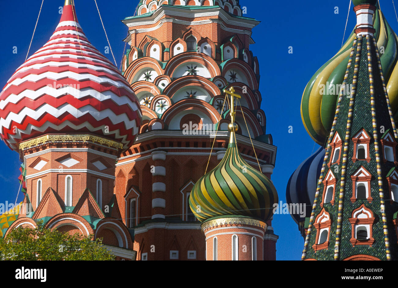 Domes st basil cathedral hi-res stock photography and images - Alamy