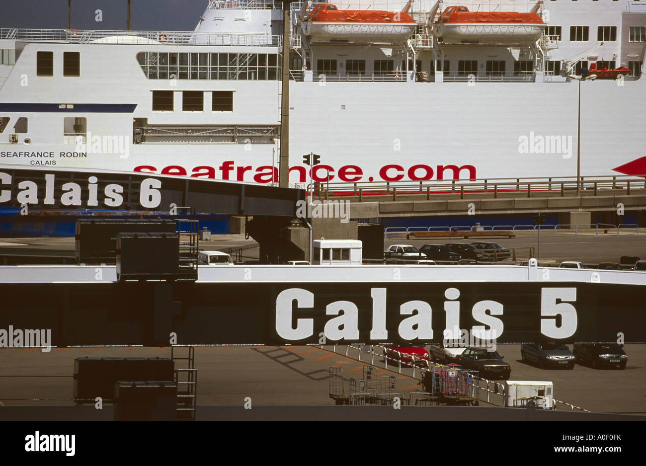 Passenger ferry calais hi-res stock photography and images - Alamy