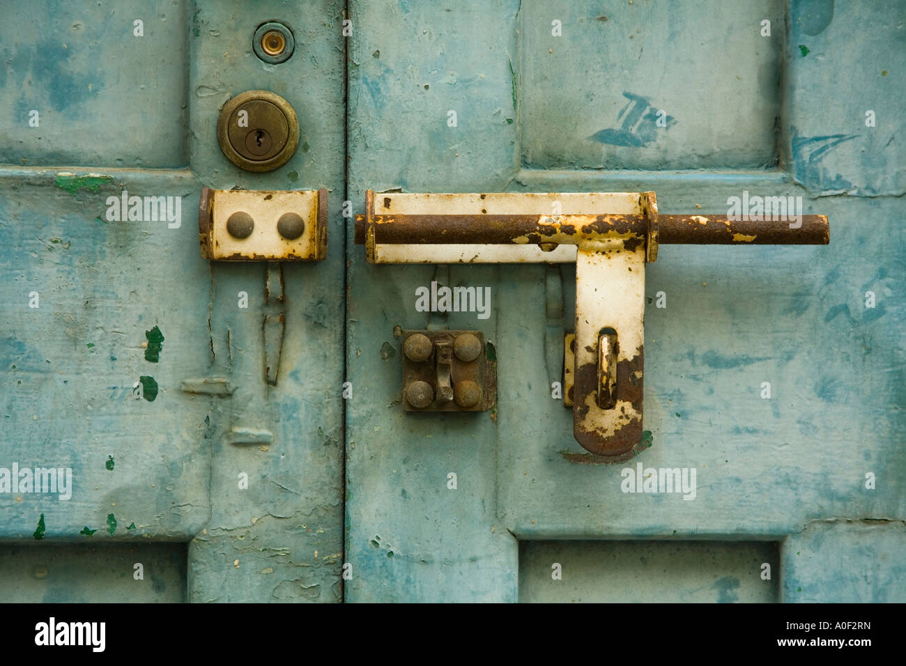 Open door lock Stock Photo - Alamy