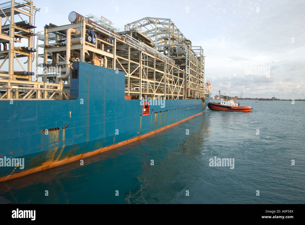 Tug guiding container ship hi-res stock photography and images - Alamy