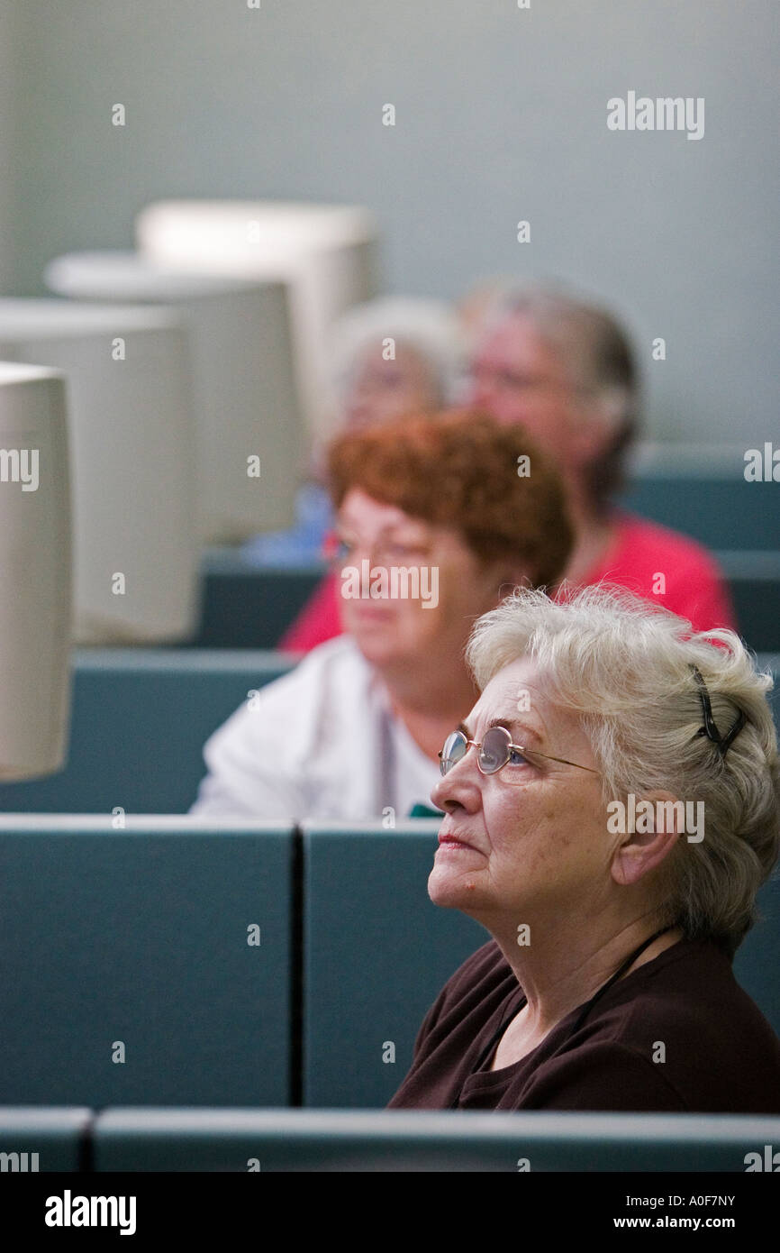 Elderly computer training class hi-res stock photography and images - Alamy
