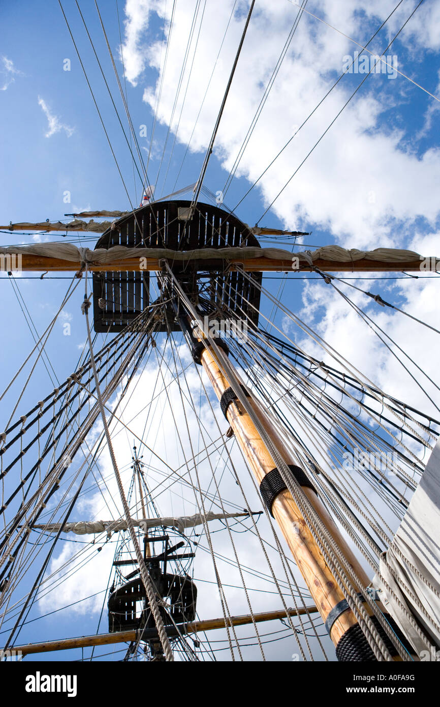 18th century ship rigging hi-res stock photography and images - Alamy