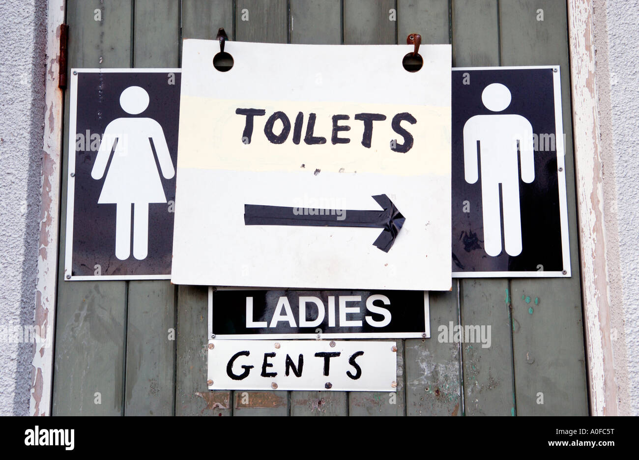 Homemade sign on door of public toilet in Betws-y-Coed, Gwynedd, North ...