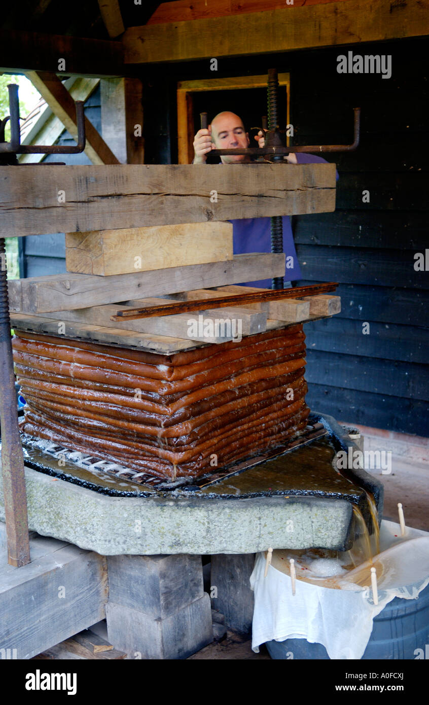 Cider press on big apple hi-res stock photography and images - Alamy