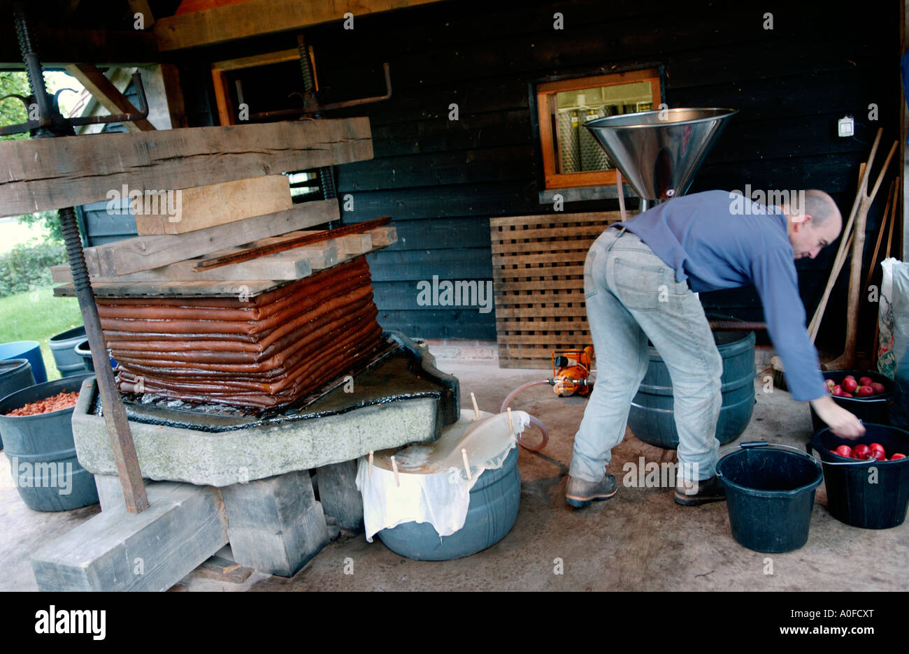Cider press on Big Apple Day at Gregg's Pit Much Marcle Herefordshire ...