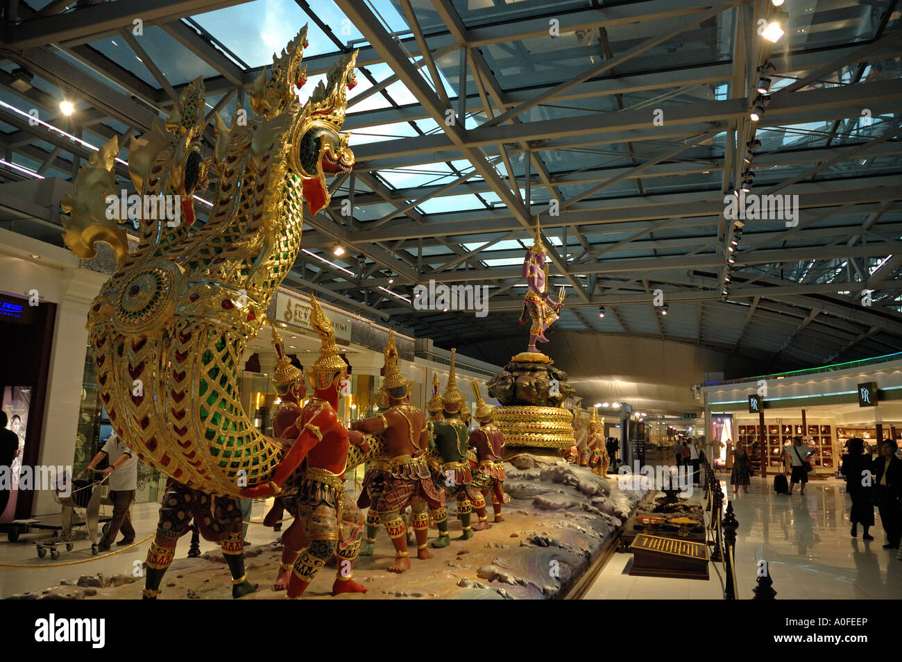Inside the spectacular new Bangkok International Suvarnabhumi Airport ...