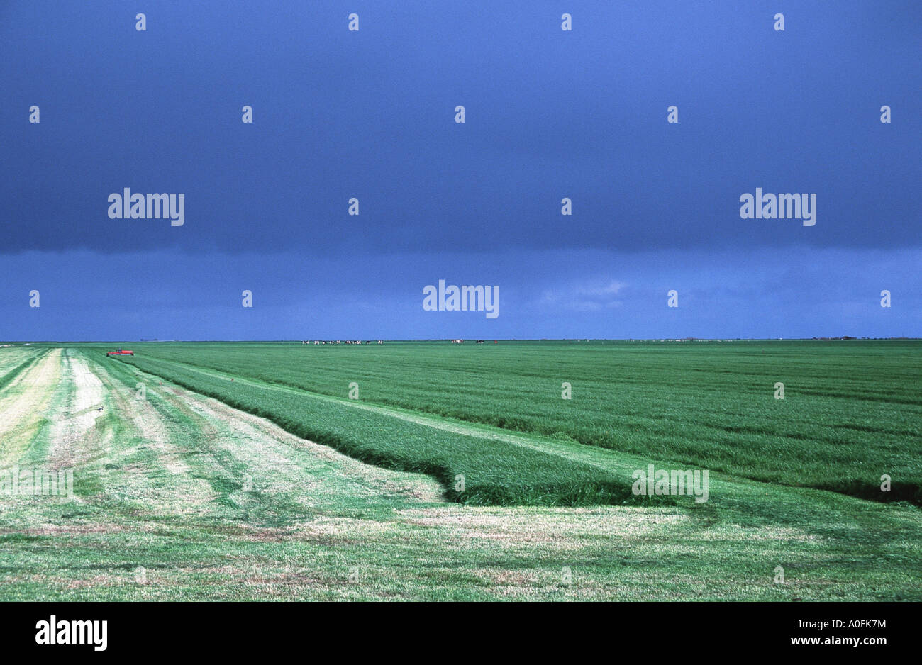Cloud swath hi-res stock photography and images - Alamy