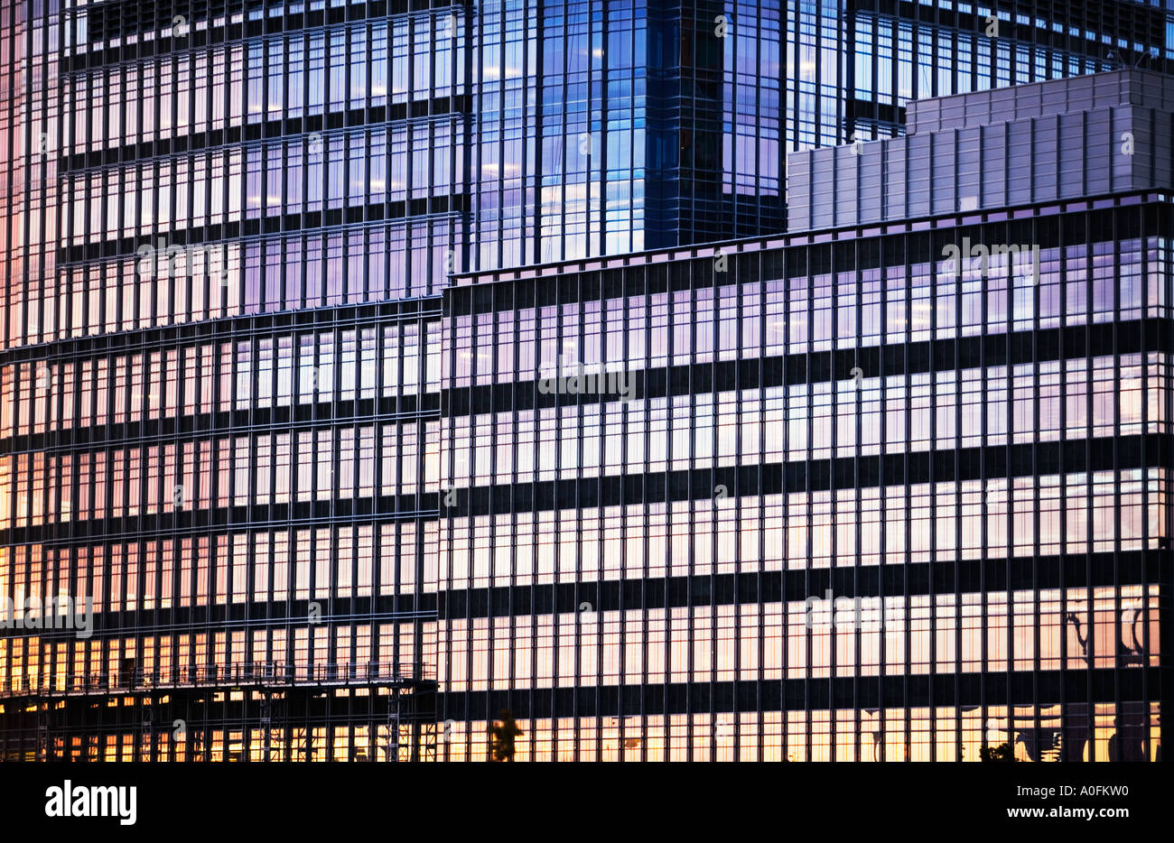 WINDOWS OF A SKYSCRAPER, NEW YORK CITY Stock Photo - Alamy