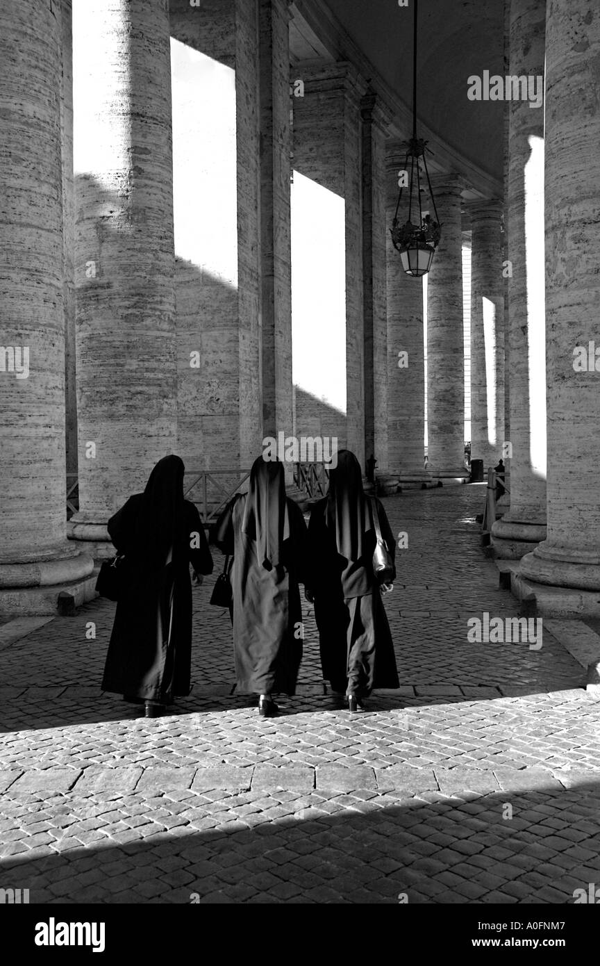 Nun in traditional habit hi-res stock photography and images - Alamy