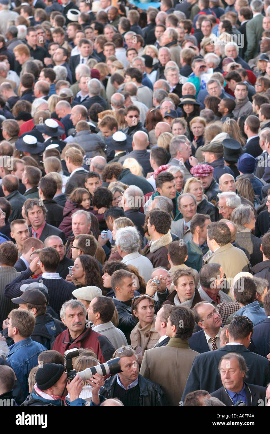 Crowd milling hi-res stock photography and images - Alamy