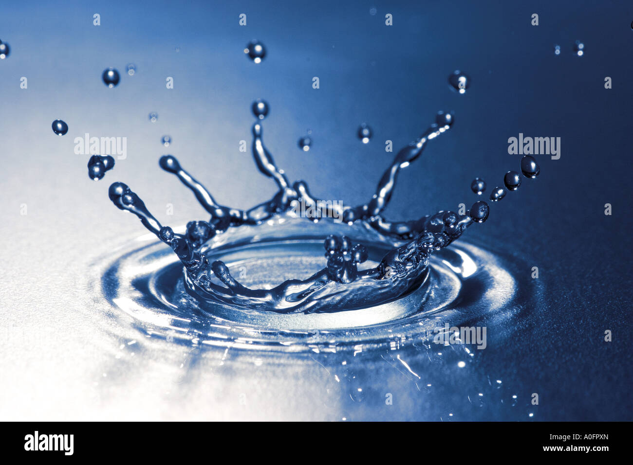 Bursting waves hi-res stock photography and images - Alamy