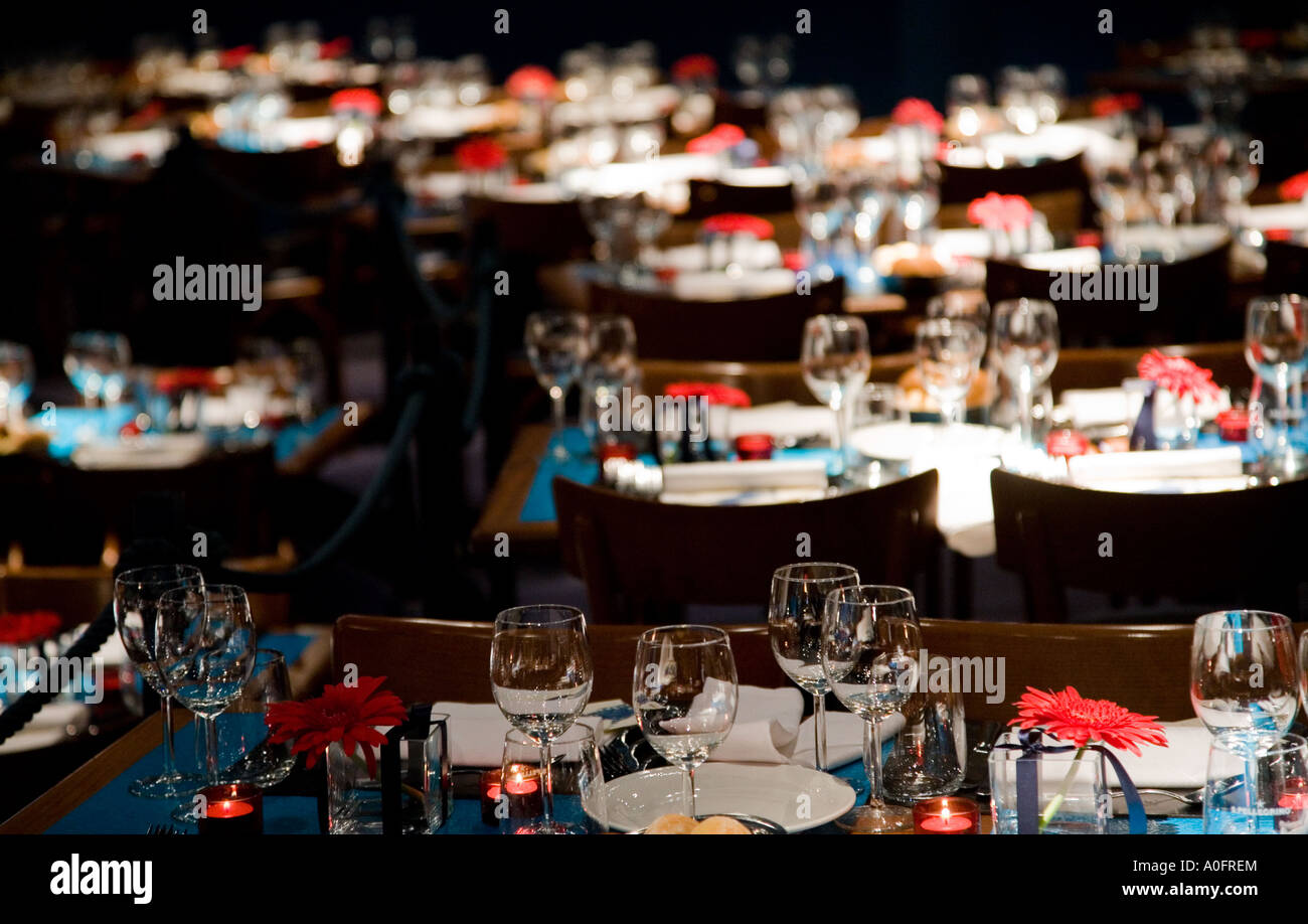 Jazz club tables hi-res stock photography and images - Alamy