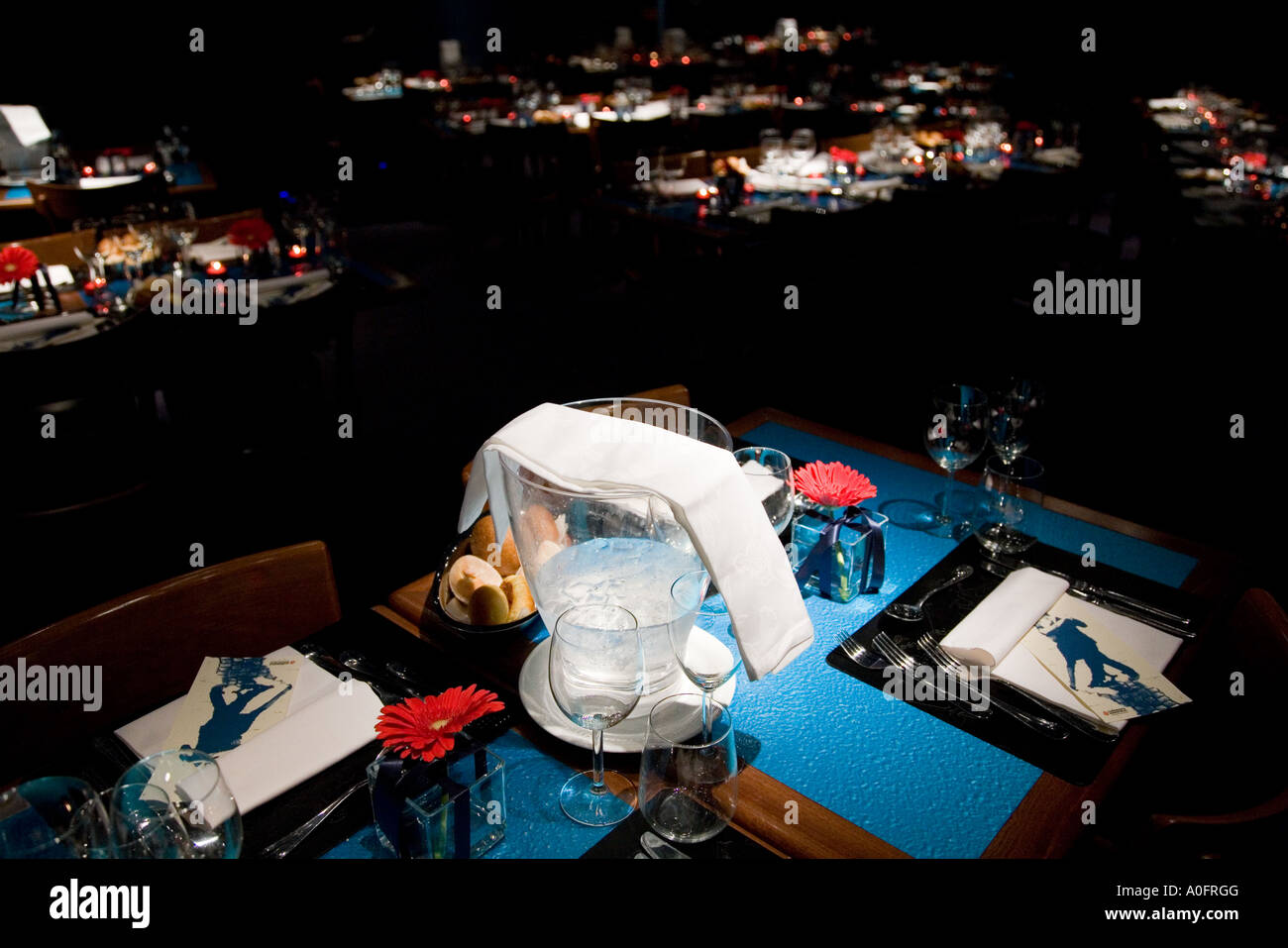 tables ready for dinner in elegant club in milan blue note jazz Stock ...