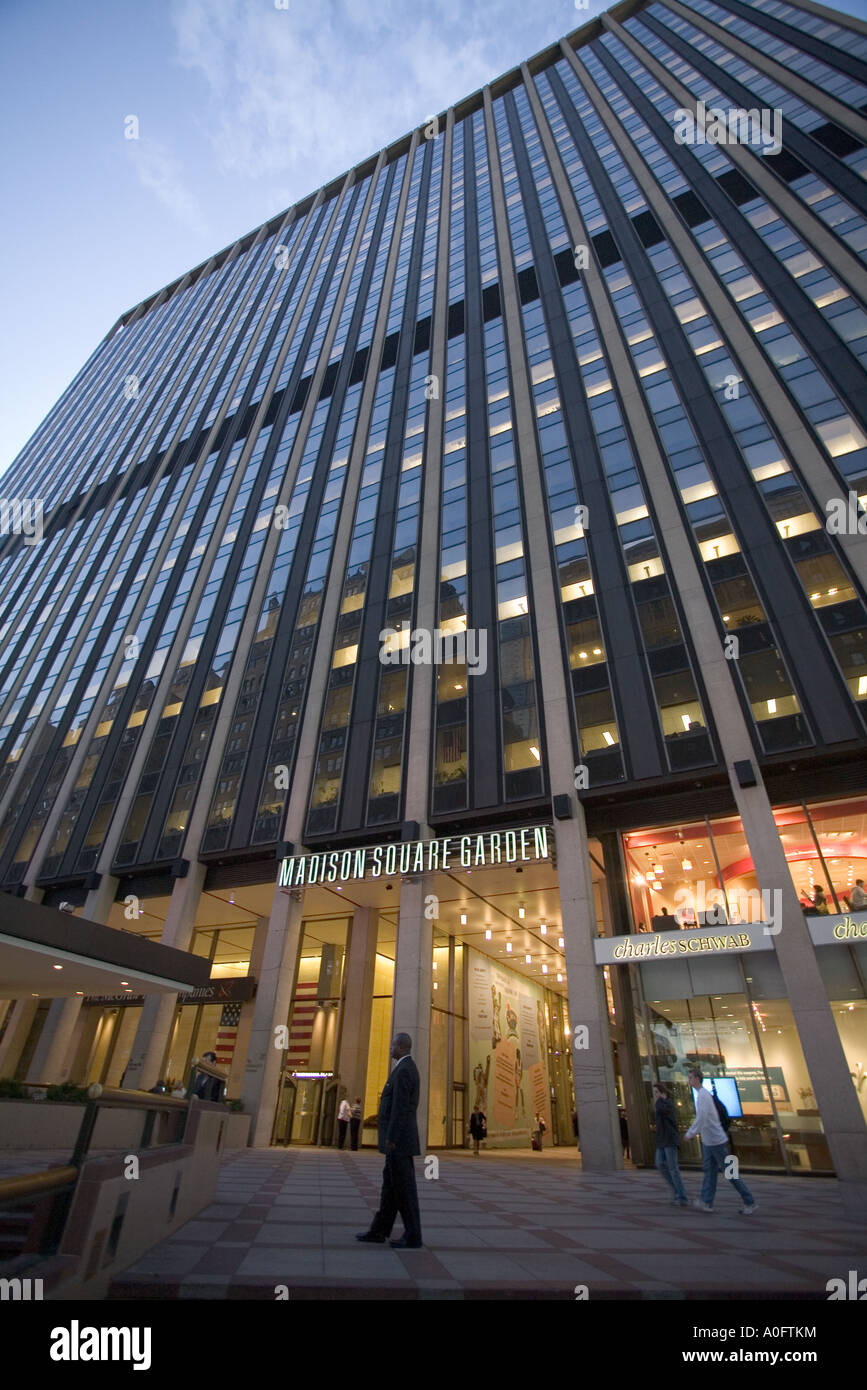 Madison square garden building outside hi-res stock photography and ...