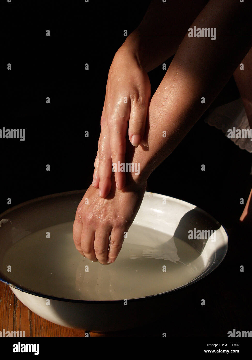 washing hands in an old enamel bowl Stock Photo - Alamy