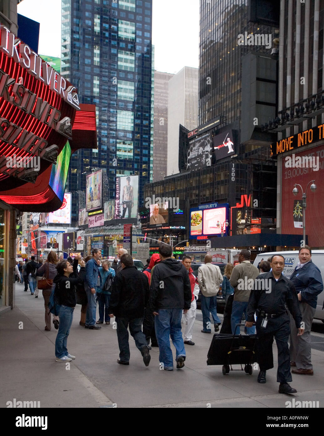 Times square building from above hi-res stock photography and images ...