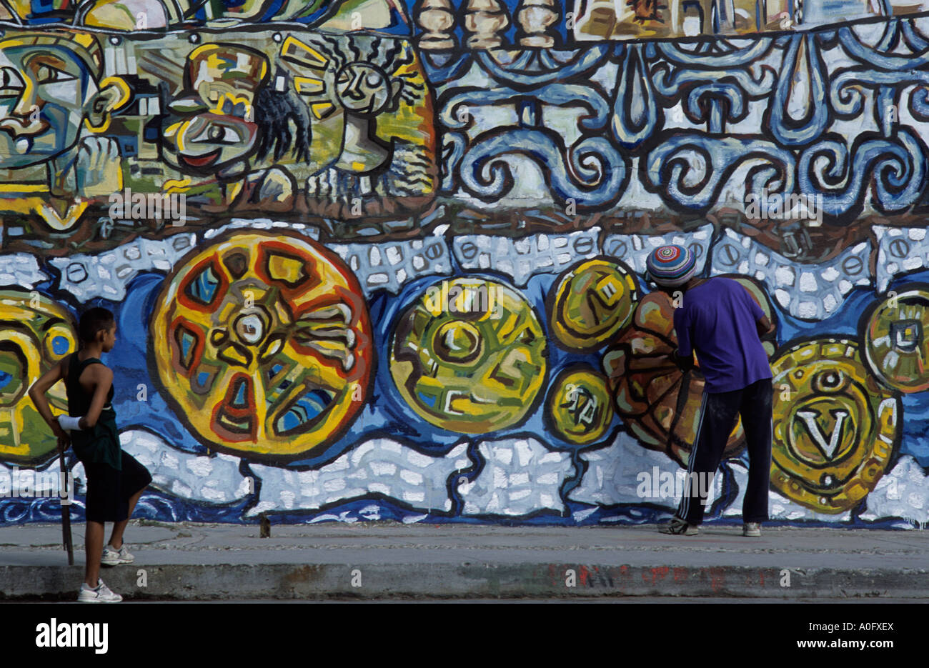 Cuban man painting mural in Havana Stock Photo - Alamy