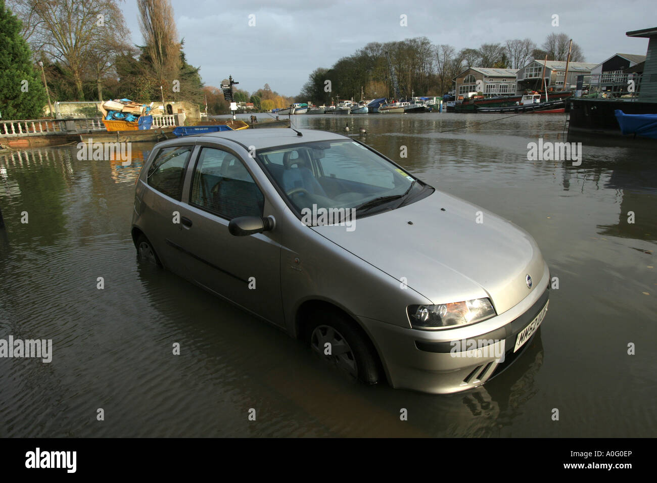 Thames flood water Twickenham, south west London, UK Stock Photo - Alamy