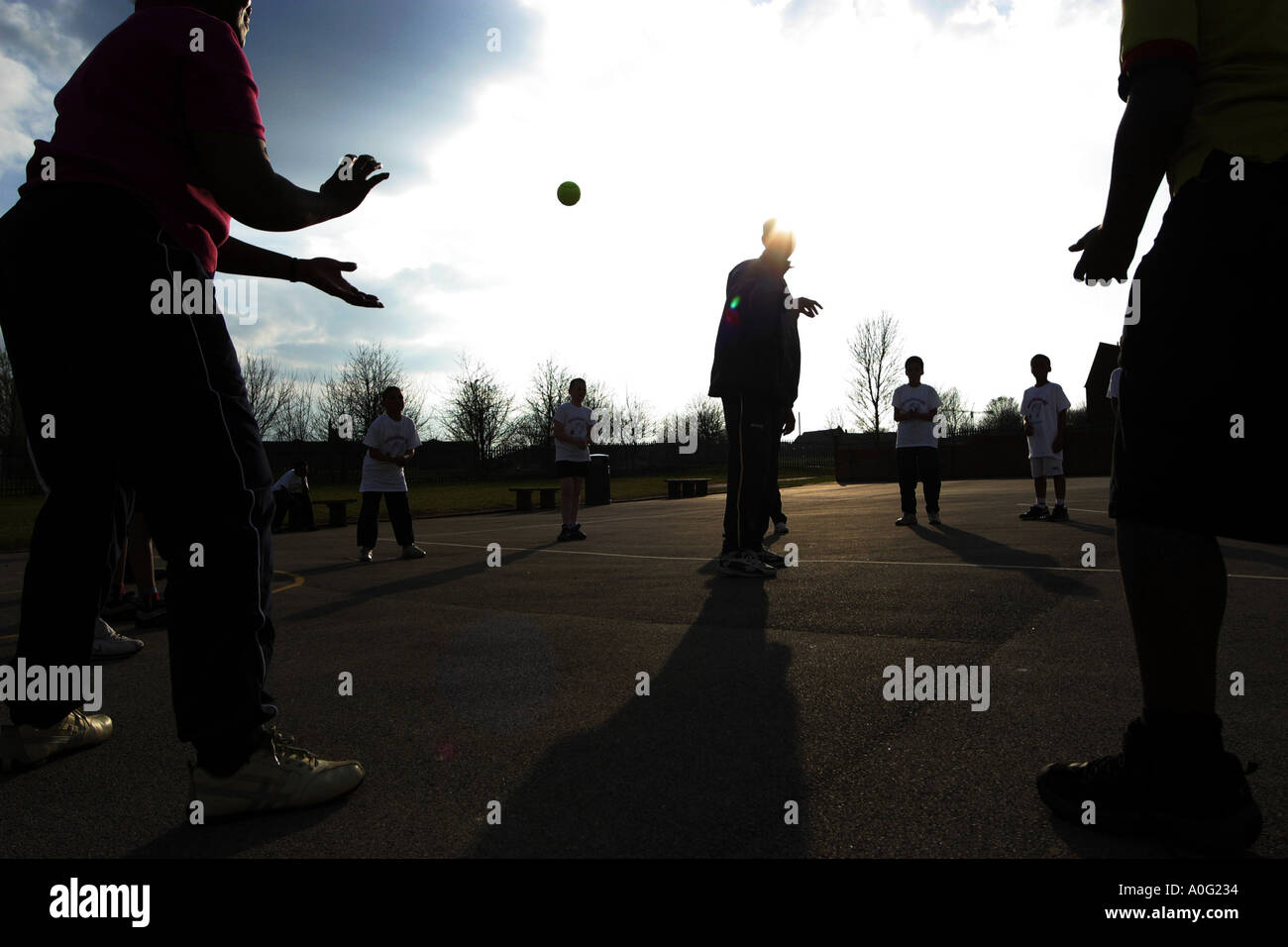 School children playing cricket hi-res stock photography and images - Alamy