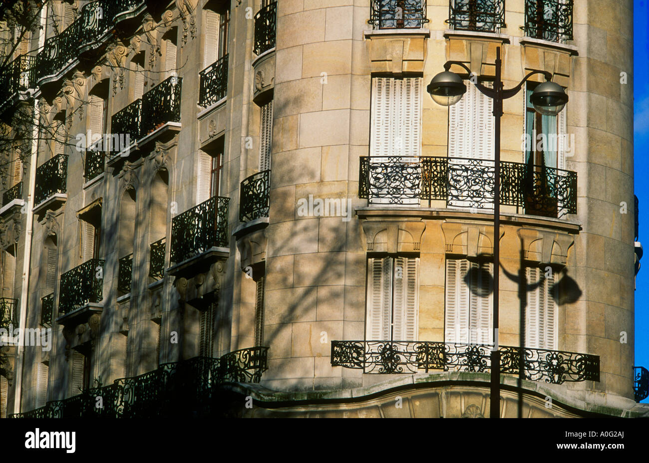 Parisien buildings hi-res stock photography and images - Alamy