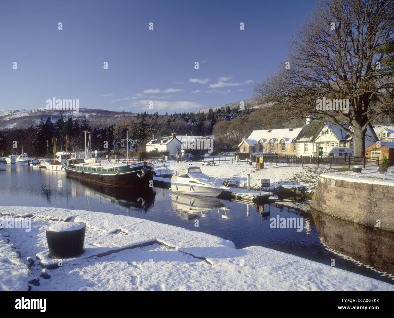 Caledonian canal dochgarroch inverness hi-res stock photography and ...