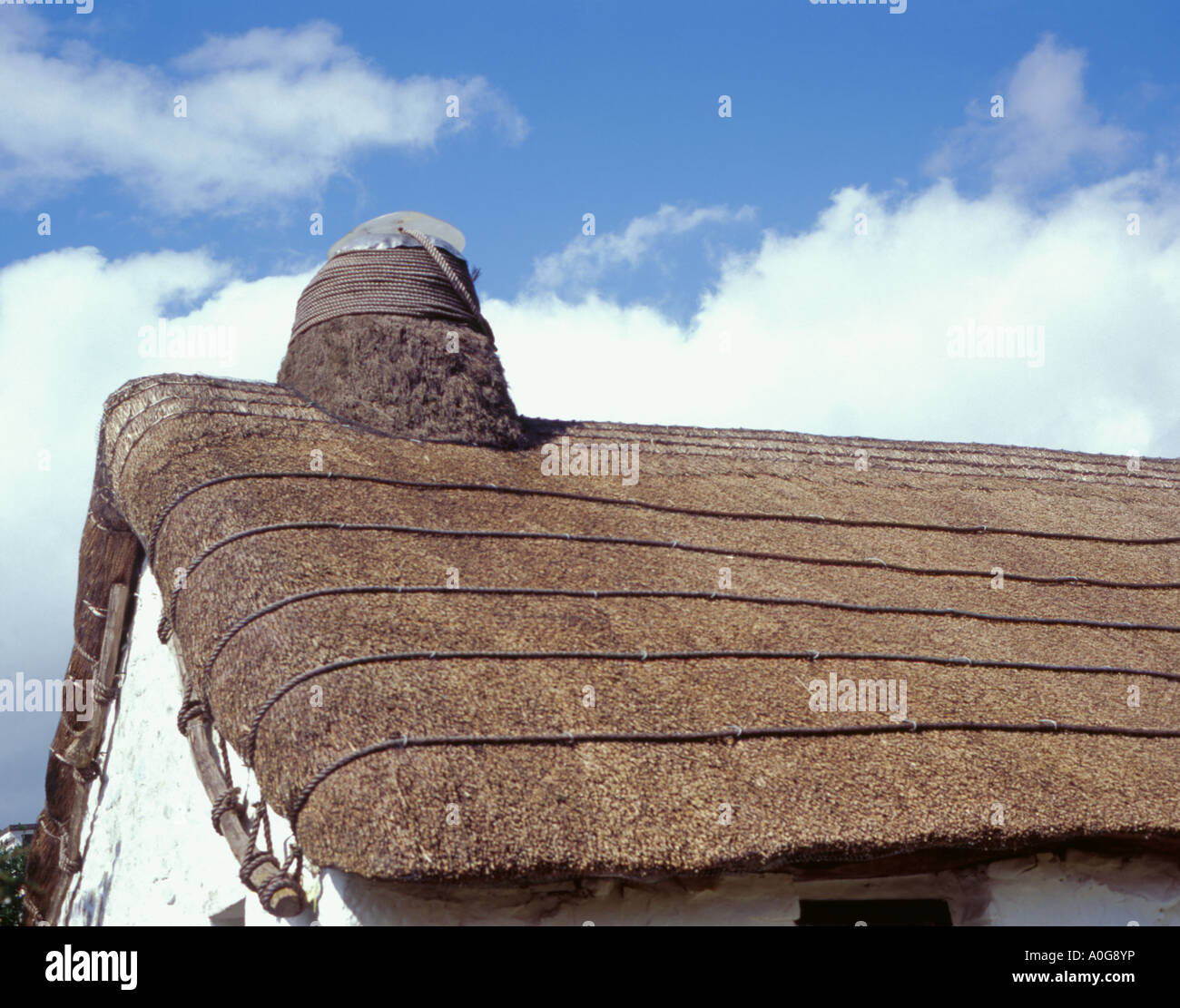 Cruck roof hi-res stock photography and images - Alamy