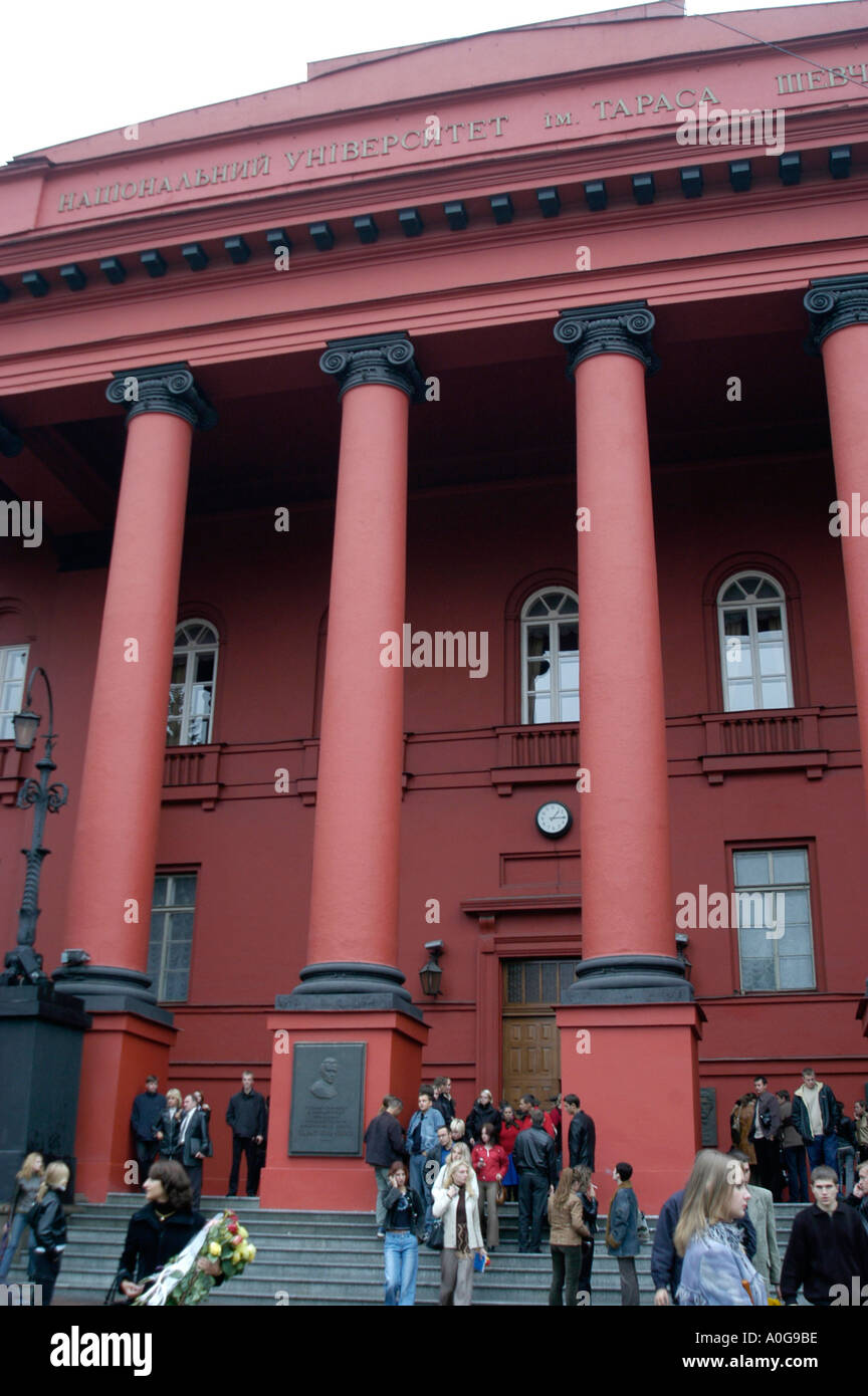Red building university in kiev hi-res stock photography and images - Alamy