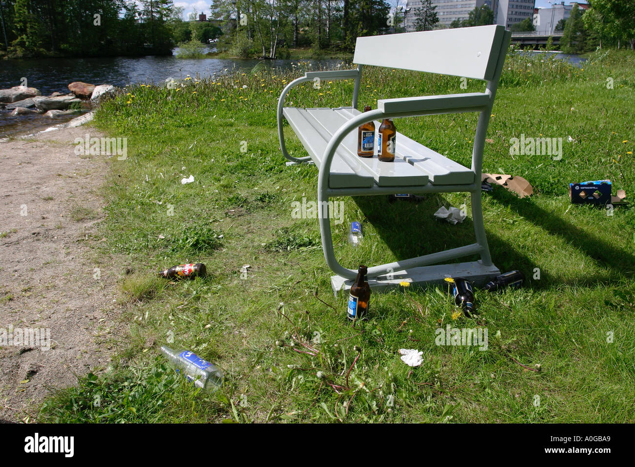 Bench collapse hi-res stock photography and images - Alamy