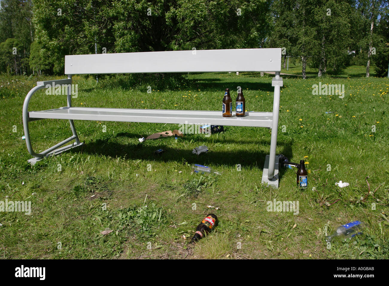Bench collapse hi-res stock photography and images - Alamy
