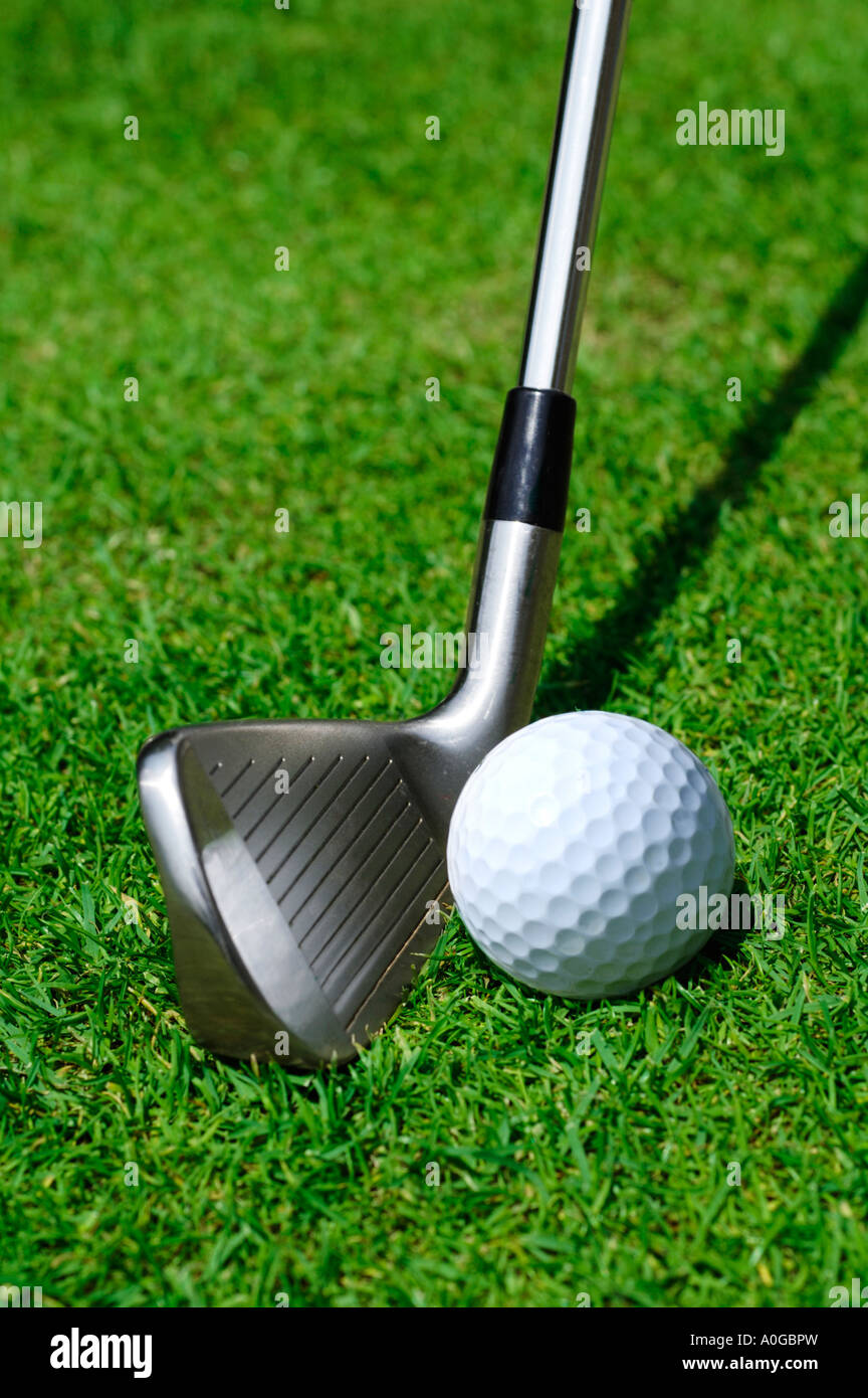 Addressing golf ball hi-res stock photography and images - Alamy
