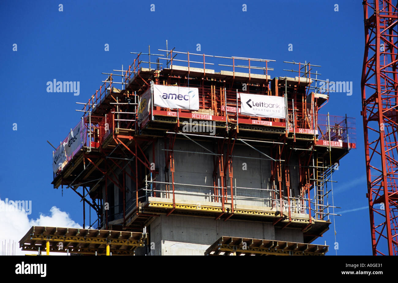 Building construction manchester hi-res stock photography and images ...