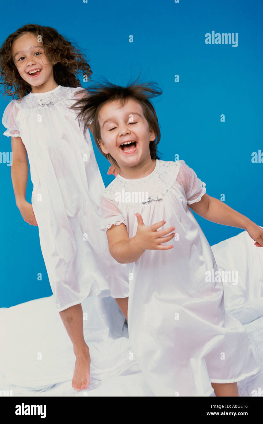 Group girls jumping bed hi-res stock photography and images - Alamy