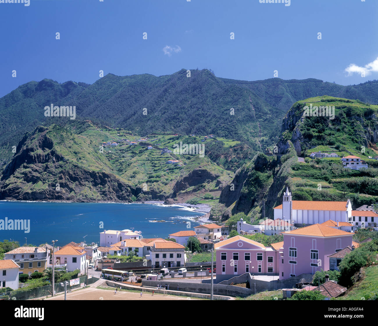 Madeira plaza hi-res stock photography and images - Alamy