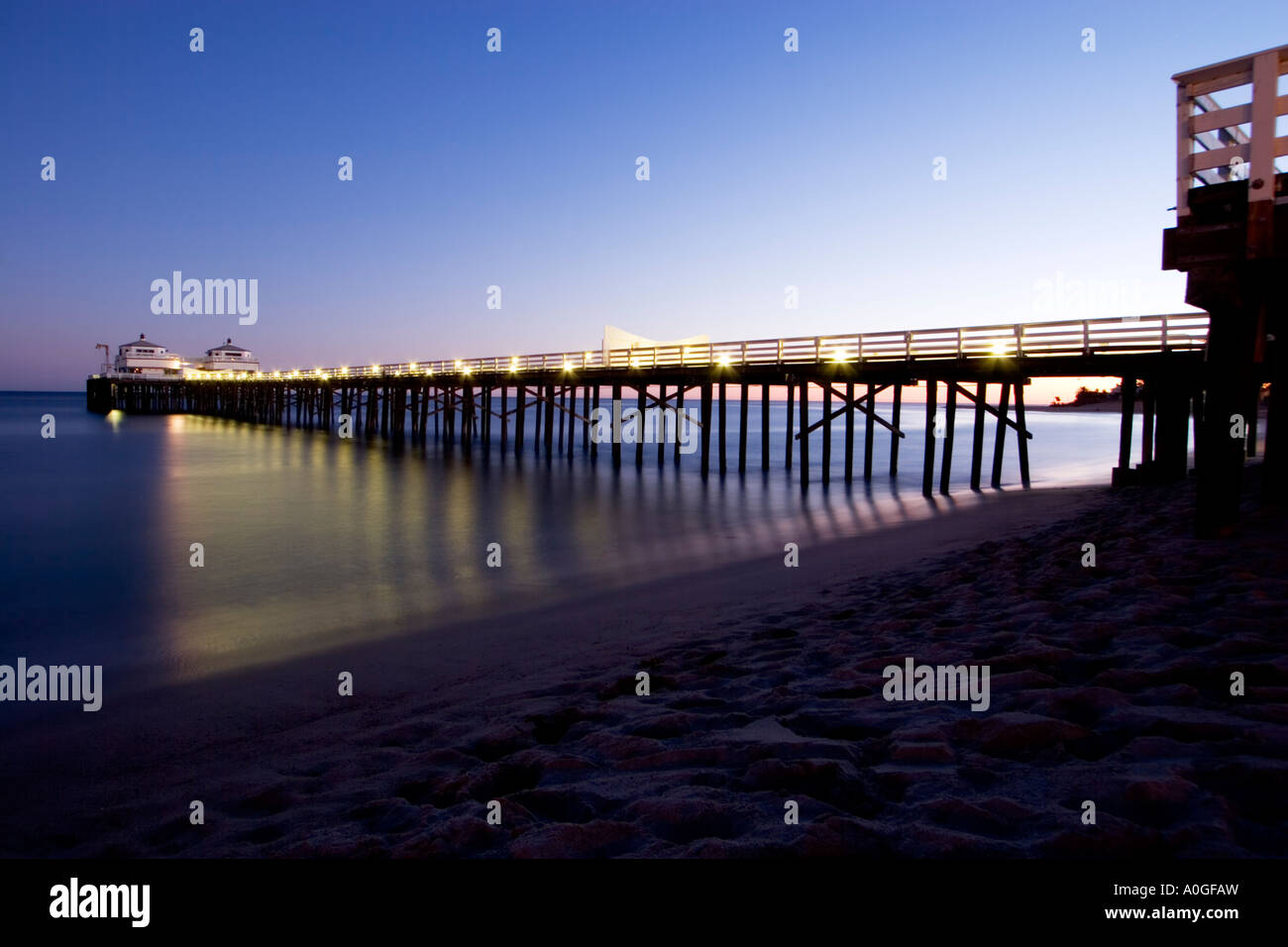 Surfrider beach sunset, Malibu Pier Stock Photo - Alamy