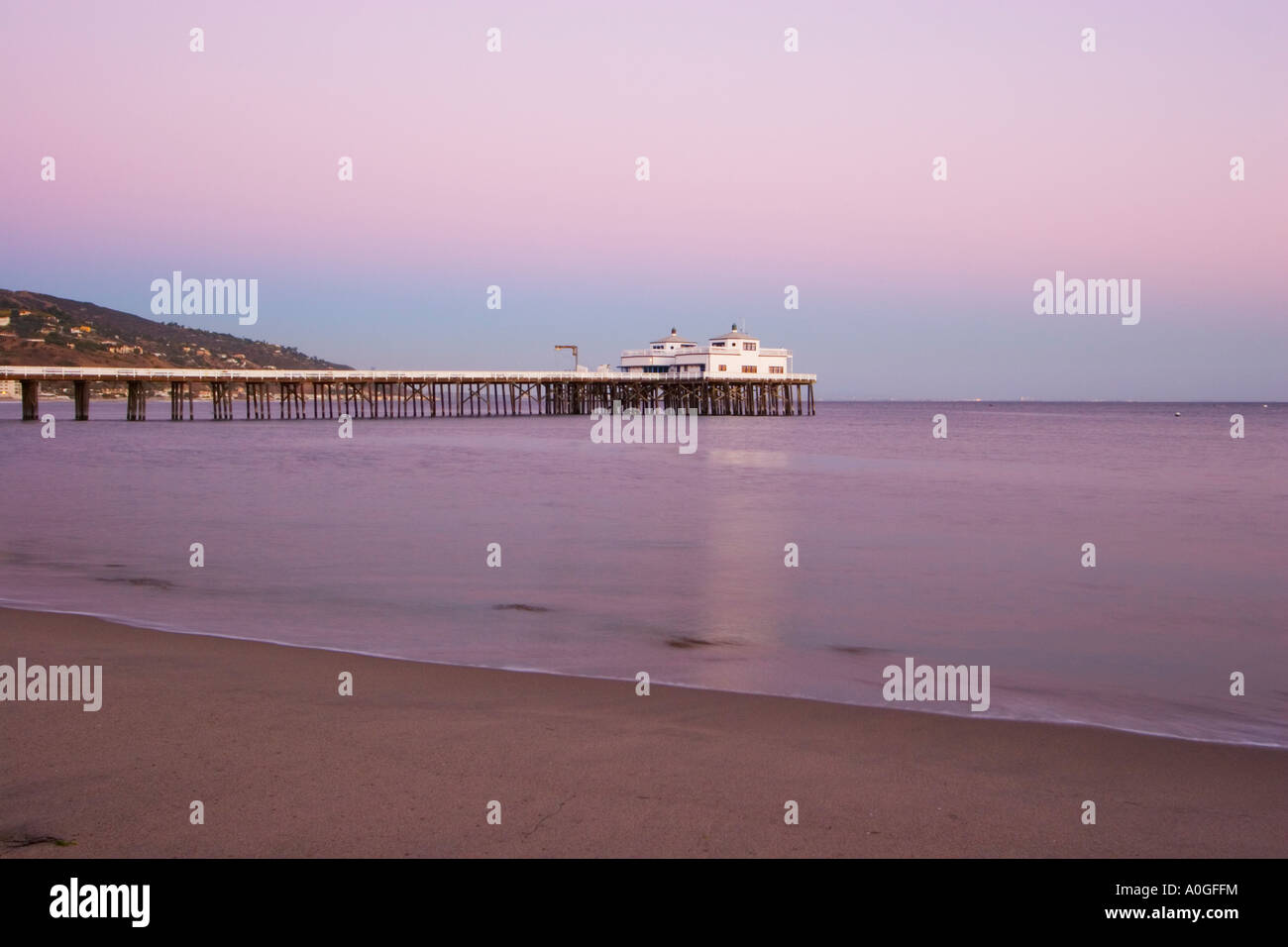 Malibu surfrider beach hi-res stock photography and images - Alamy