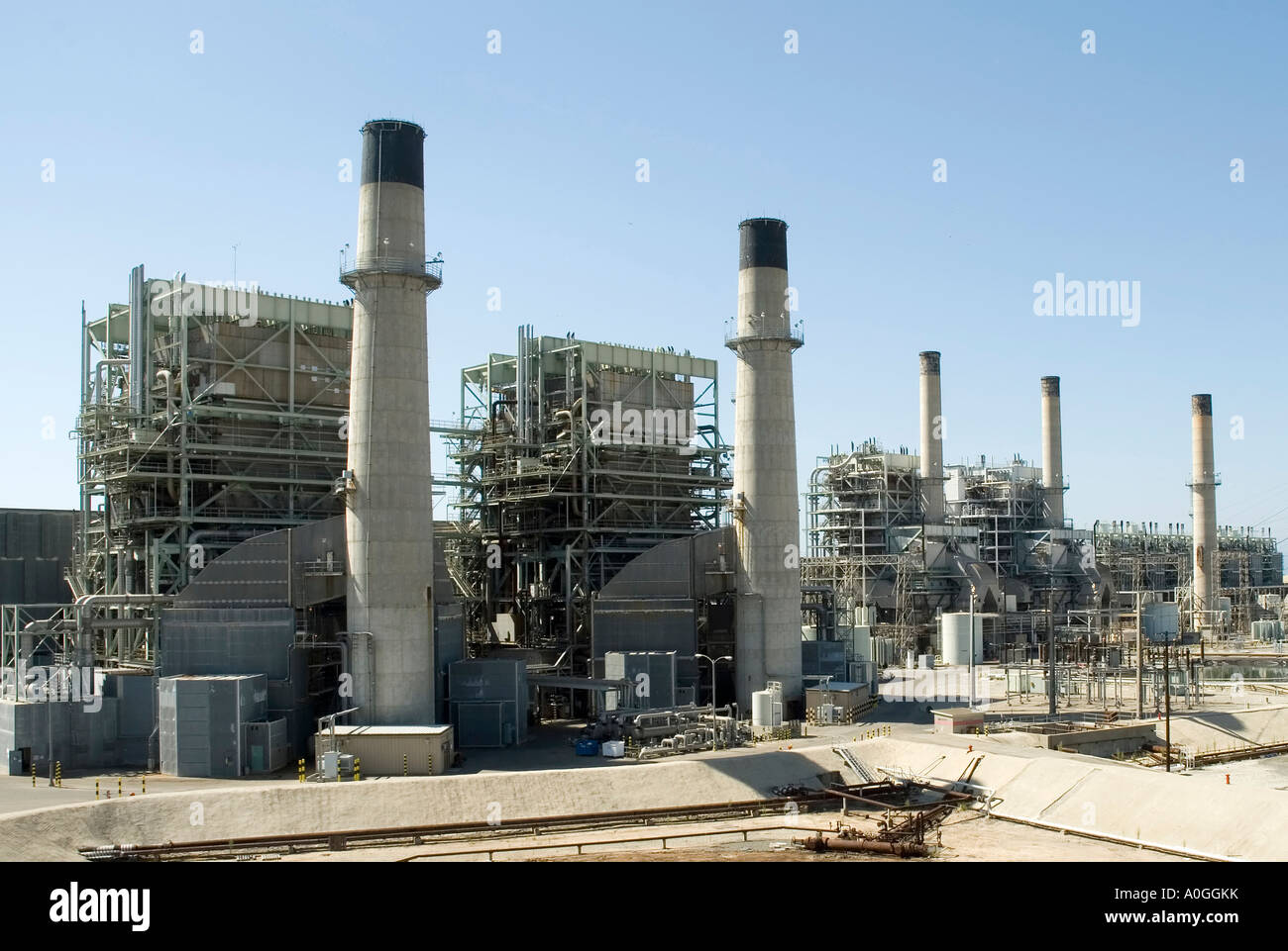 Efficient oil refinery hi-res stock photography and images - Alamy