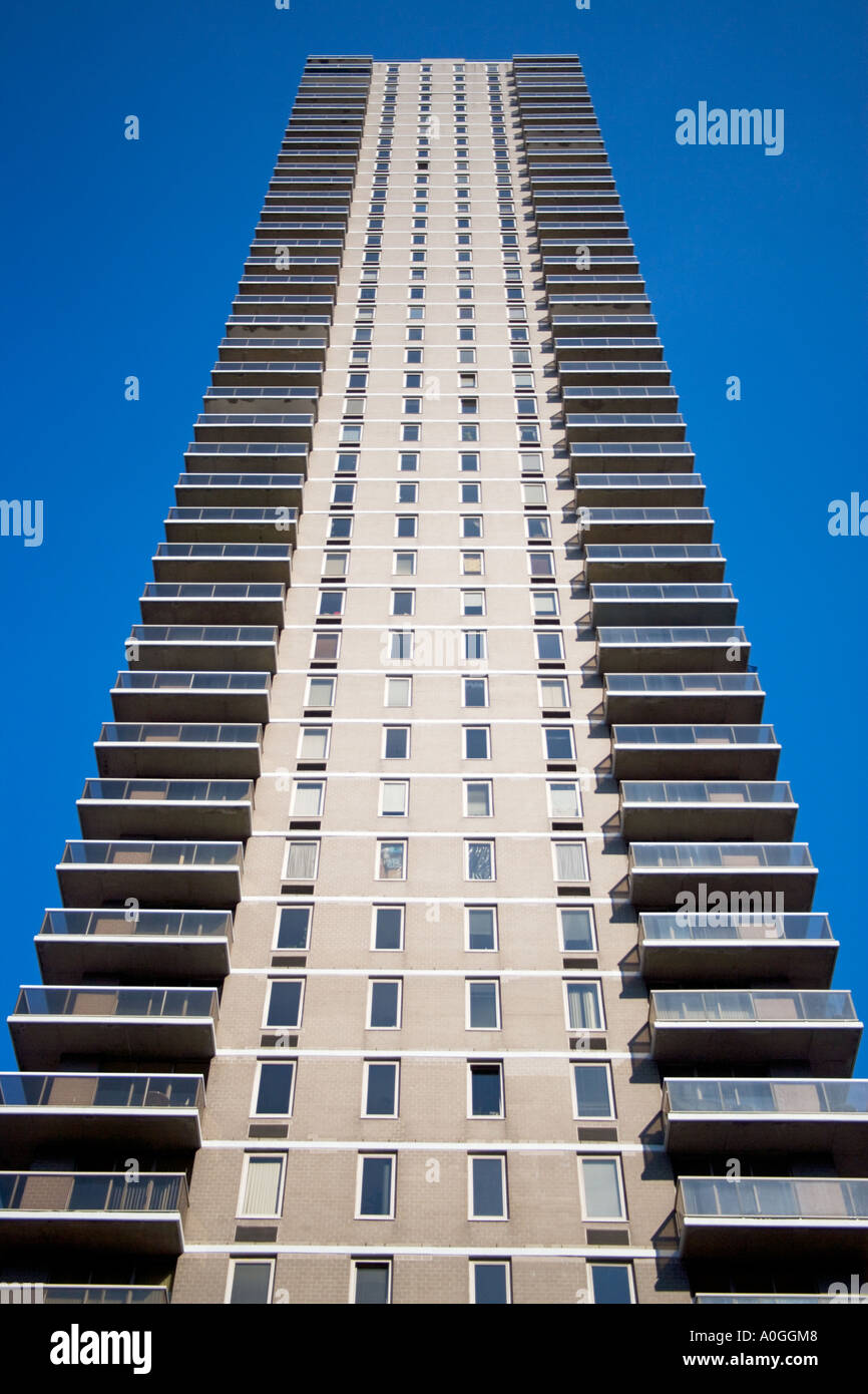 HIGH RISE APARTMENT BUILDING, NEW YORK CITY Stock Photo - Alamy