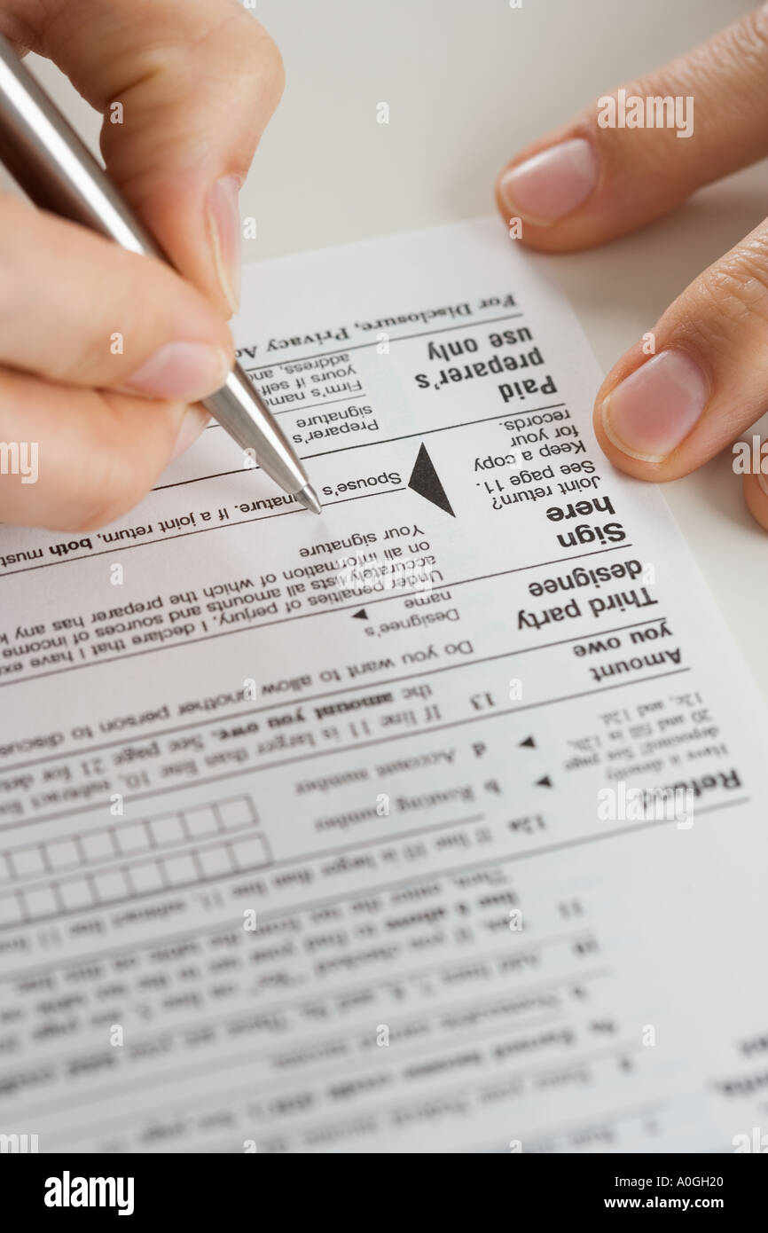 Signing forms hi-res stock photography and images - Alamy