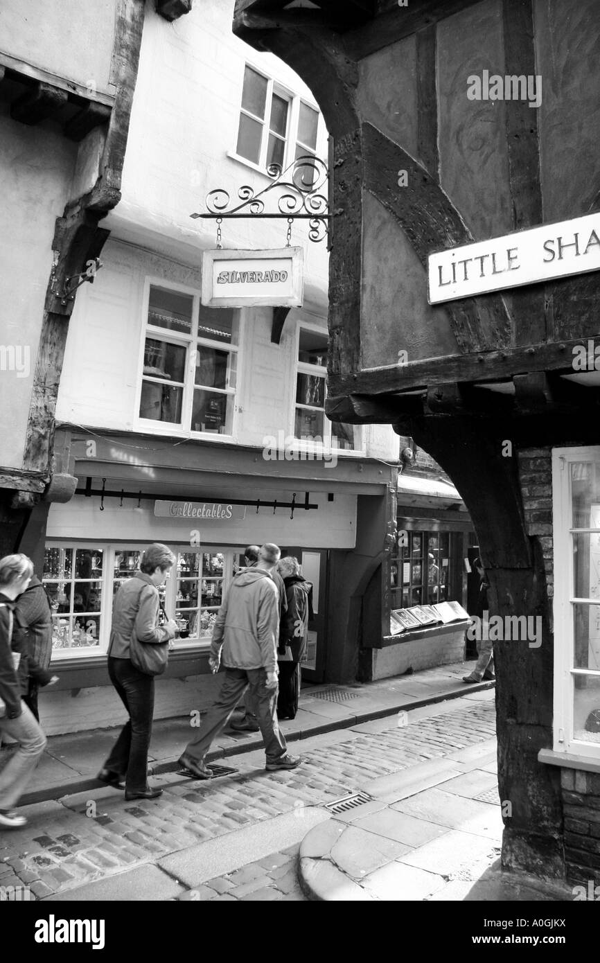 People walking shambles hi-res stock photography and images - Alamy