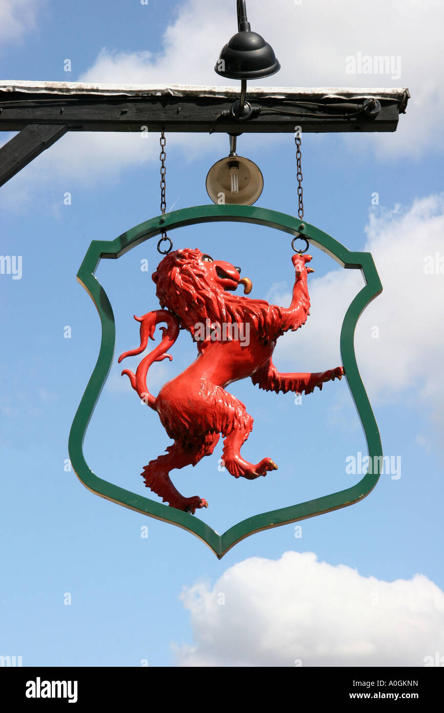 Red lion rampant hi-res stock photography and images - Alamy