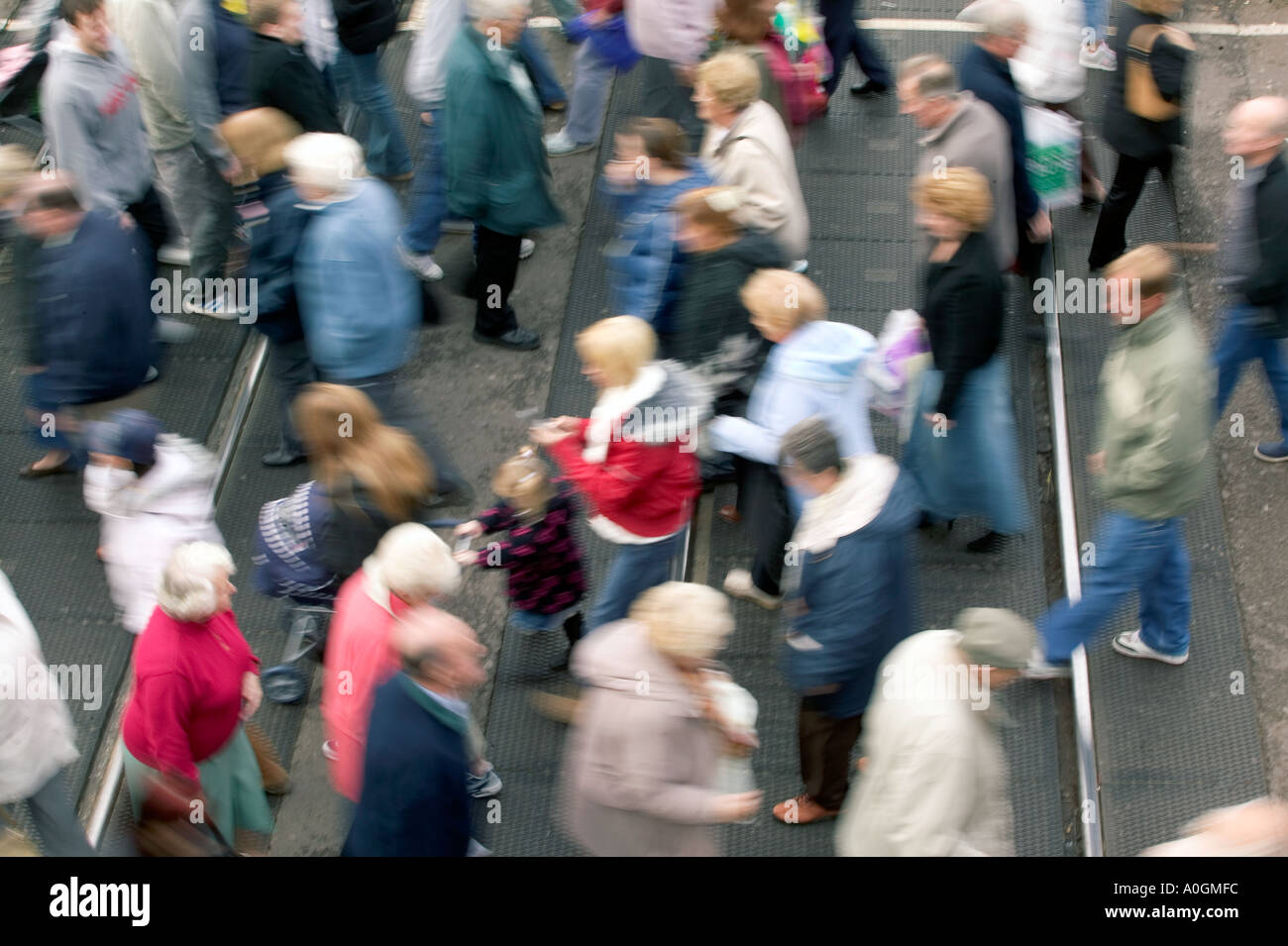 BUSY CROWD OF SHOPPERS UK Stock Photo - Alamy